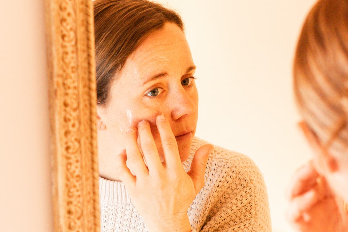 How to Make and Use a Baking Soda Face Mask - Our Oily House