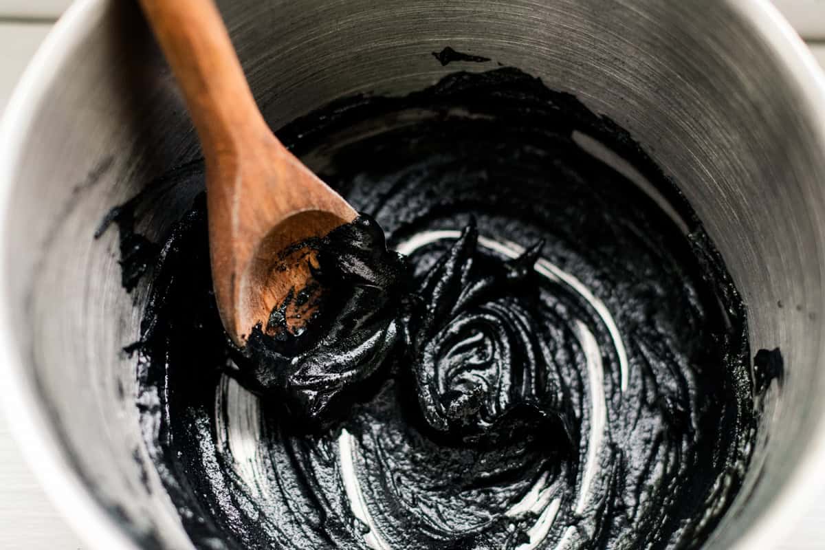 Homemade Mascara that Doesn't Smudge - Our Oily House