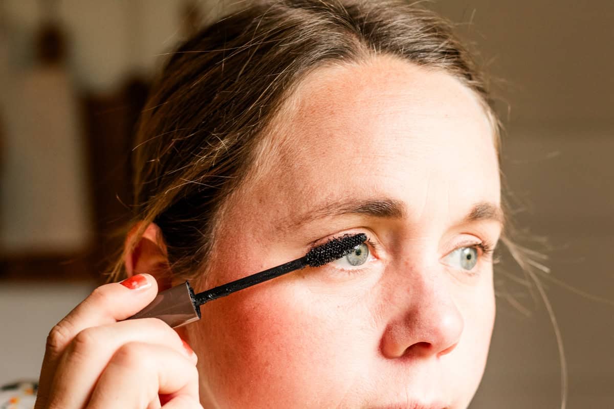 Homemade Mascara that Doesn't Smudge - Our Oily House