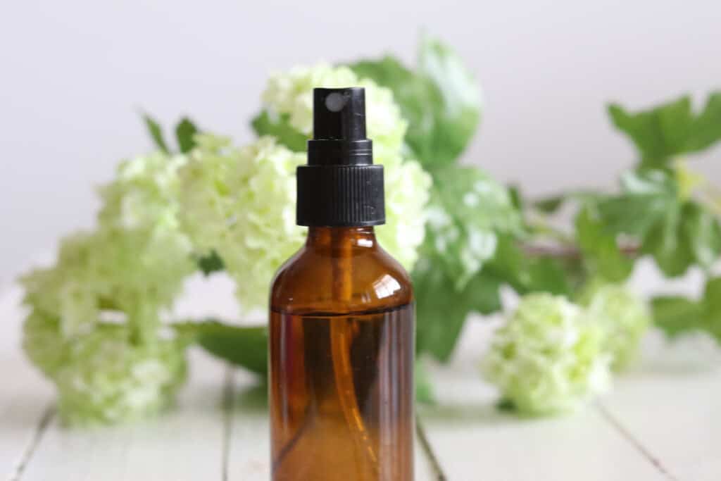 DIY 5 Essential Oil Room Sprays for Spring - Our Oily House